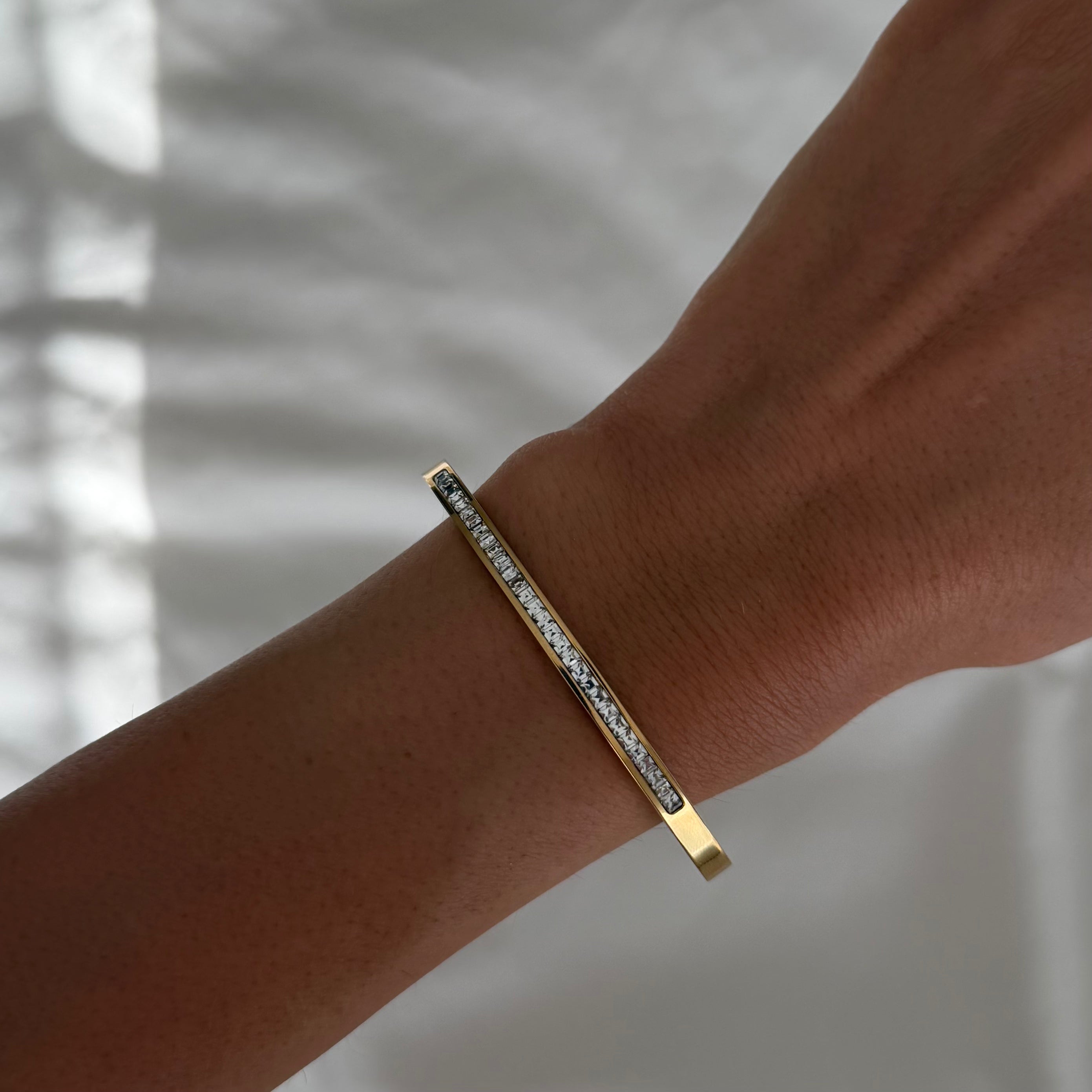 It-Girl Status Tennis Bangle – EVRYJEWELS